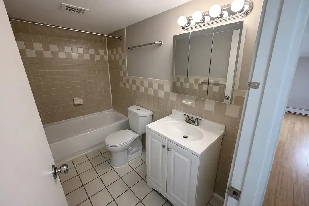 James Manor - 5527 Ellsworth Ave - Pittsburgh, PA | Rent.