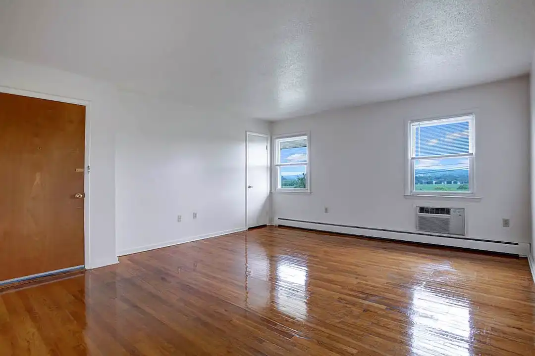 Evergreen Village - 962 High St - Alpha, NJ | Rent.