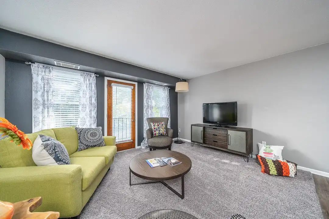 Teak - 3215 S Westbrooke Ln - Sioux Falls, SD | Rent.