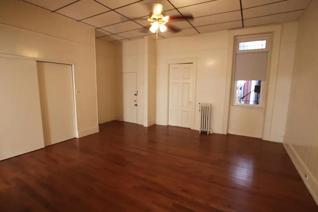 Robin Apartments - 2003 Chestnut St - Philadelphia, PA | Rent.