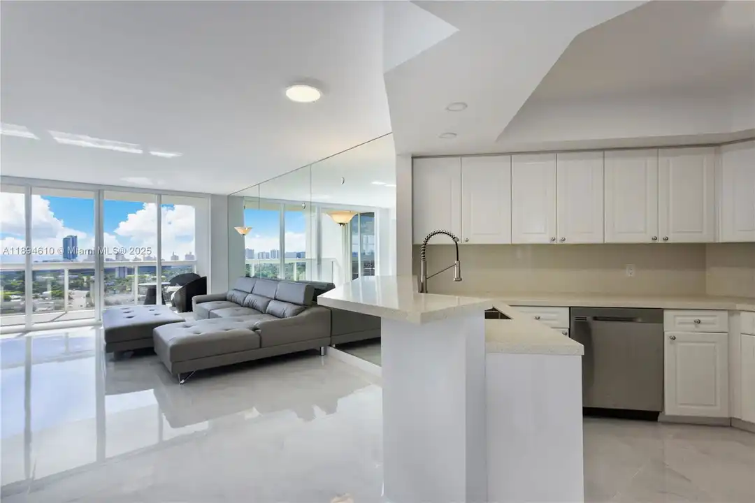 1800 Sunset Harbour Dr - Miami Beach, FL | Rent.