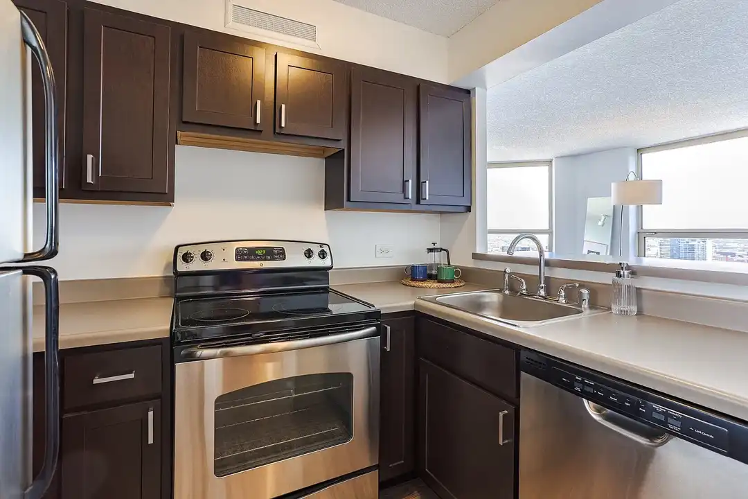 Presidential Towers - 555 W Madison St - Chicago, IL | Rent.