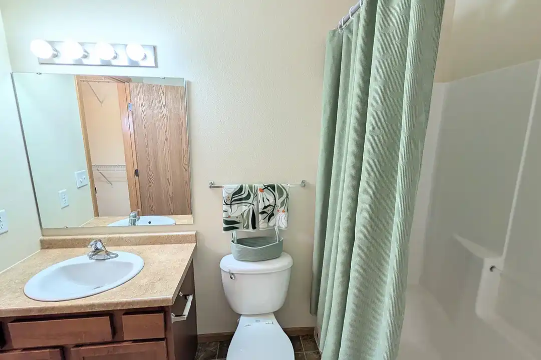 Amber Ridge Apartments - 2312 55th St S - Fargo, ND | Rent.