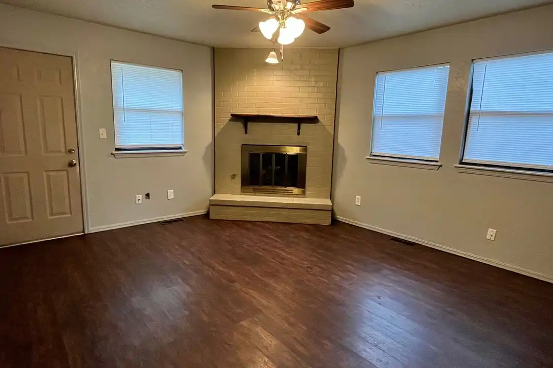 141 E Juniper Ln - Mustang, OK | Rent.