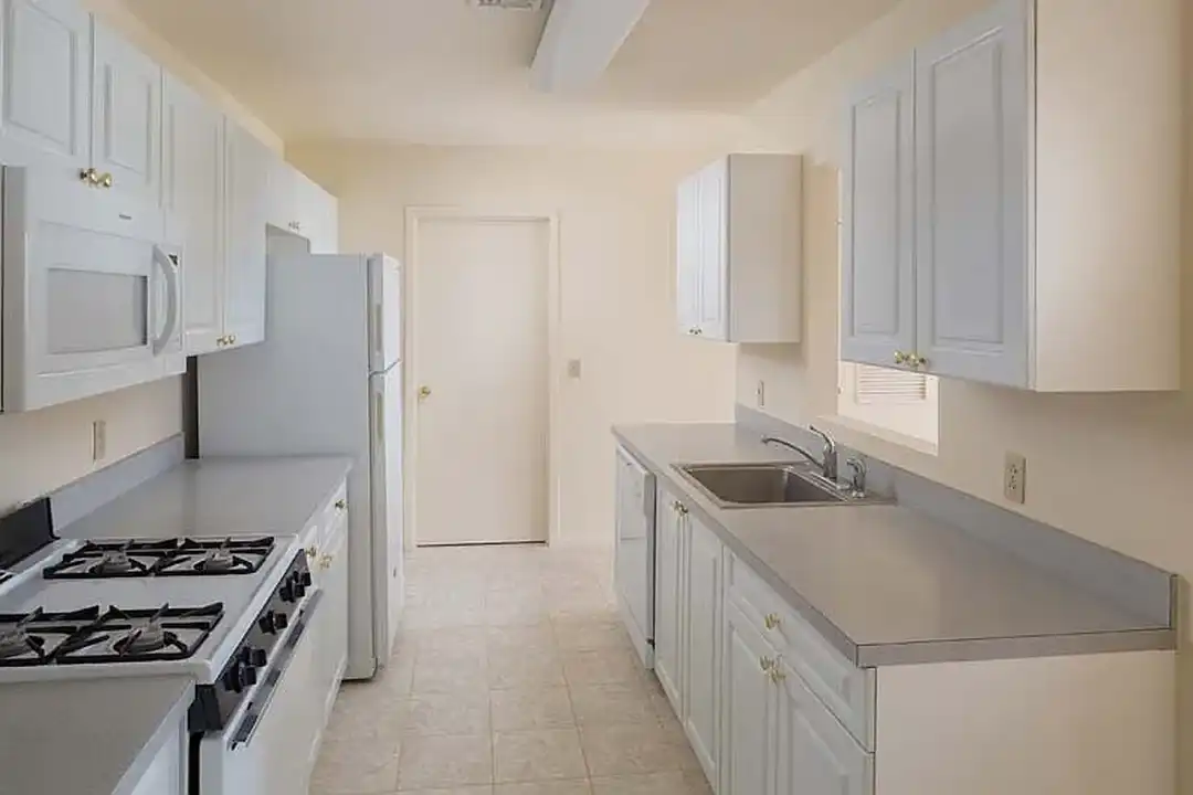 Powder Mill Heights - 2110 Gates Ct - Morris Plains, NJ | Rent.