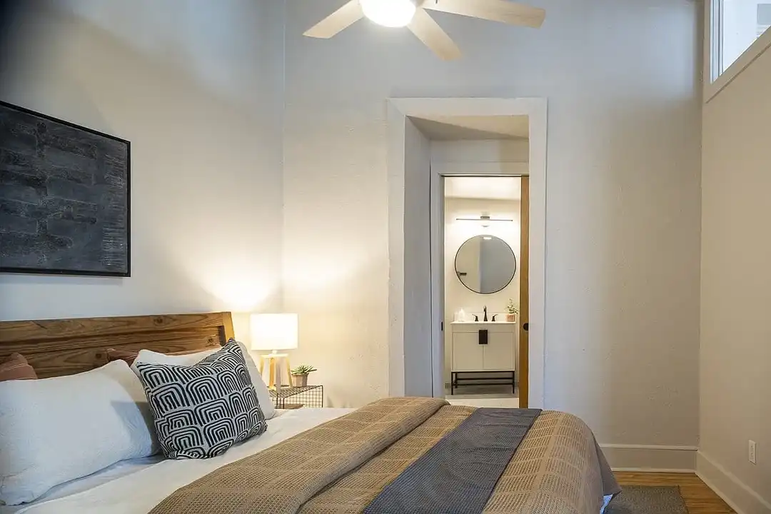 Capstone - 4466 Olive St - Saint Louis, MO | Rent.