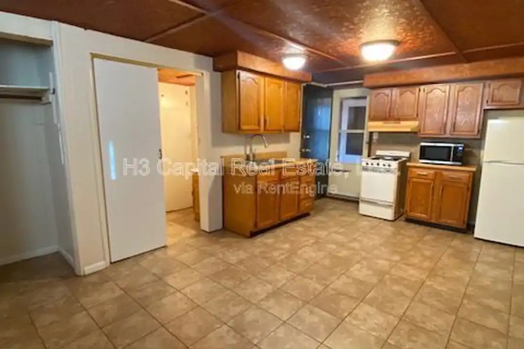 117 N Shamrock St unit 7 - East Alton, IL | Rent.