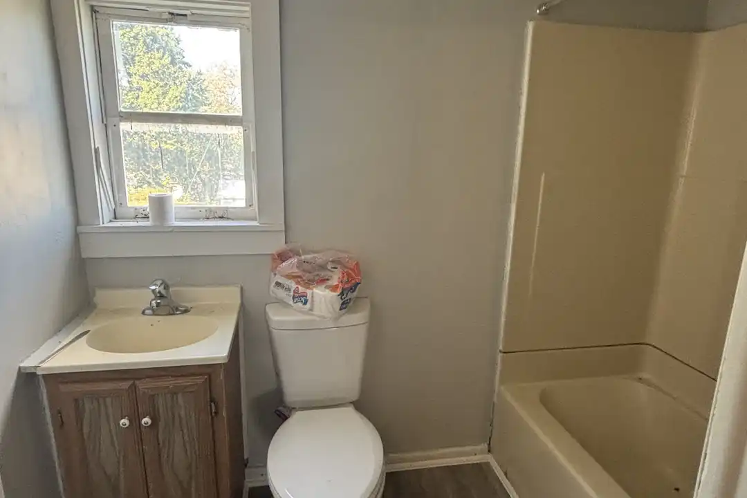 11984 Kenyon Ave - Buffalo, OH | Rent.