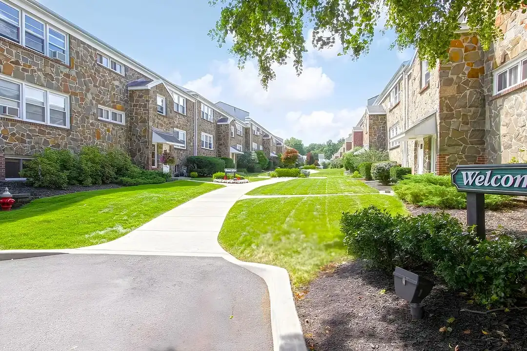 Menands Gardens - 2 McDonald Cir - Menands, NY | Rent.