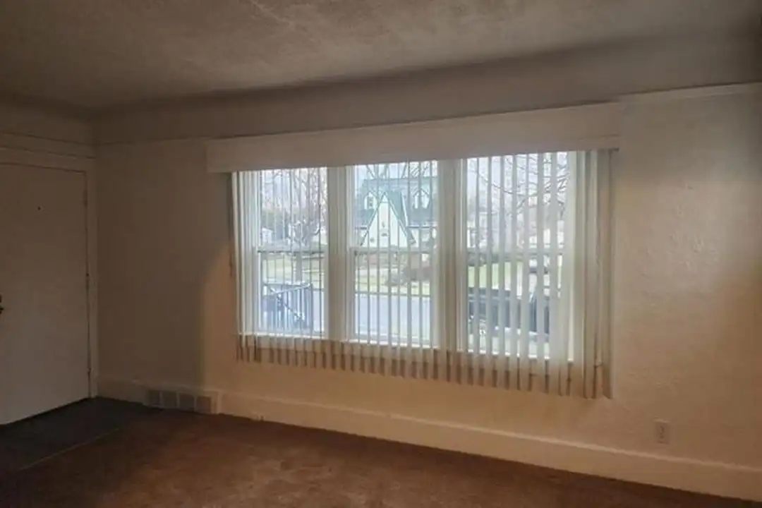 196 Bondale Ave - Pontiac, MI | Rent.