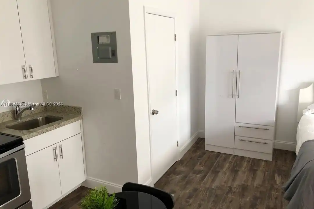 Efficiency For Rent In Miami Flagler